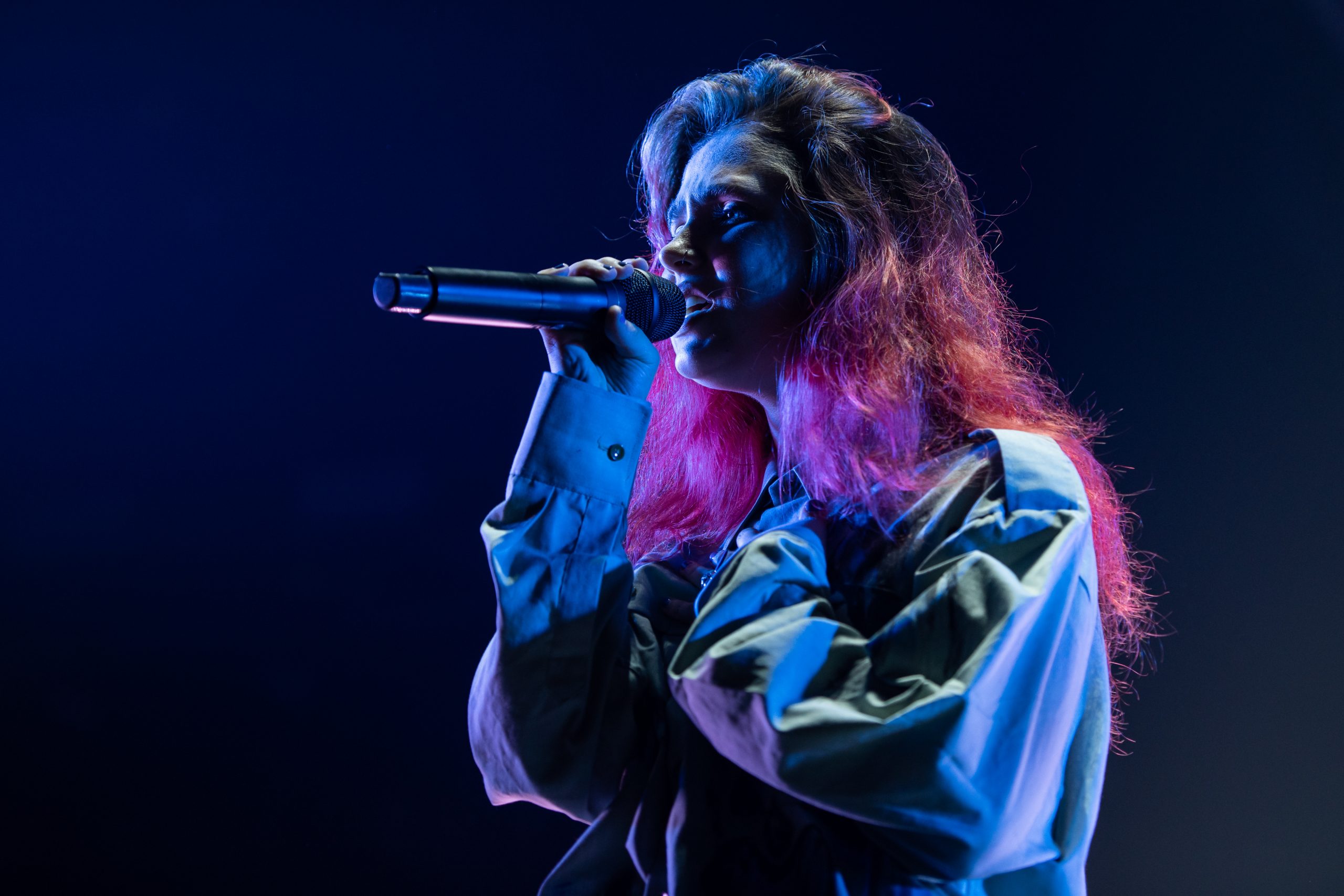 Clairo's classic sound touches fans with "Sling" - The Spectator